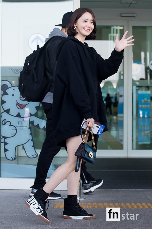 포토 윤아 세젤예의 작별인사 헉스