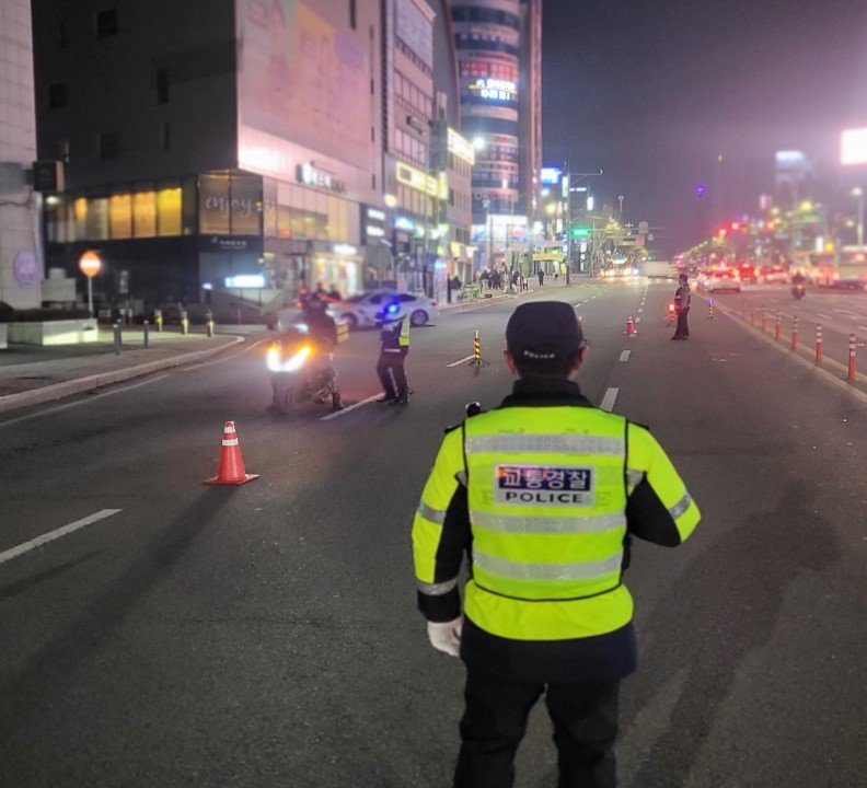충북경찰 31절 폭주족 집중단속교통법규 위반 52건 적발 파이낸셜뉴스