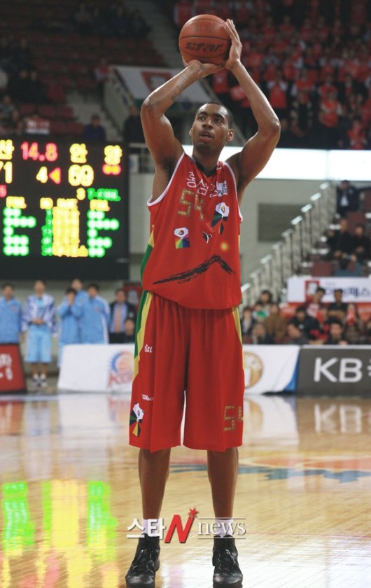 '다니엘스 23점' KGC, KT에 79-57 대승 - 파이낸셜뉴스