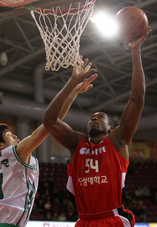 ‘키브웨 22점’ KGC, 동부 꺾고 3연승…LG 4연패 탈출 - 파이낸셜뉴스