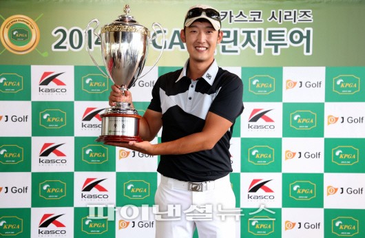 최진성, KPGA 챌린지투어 8회 대회 우승..준회원으로는 최초 - 파이낸셜뉴스