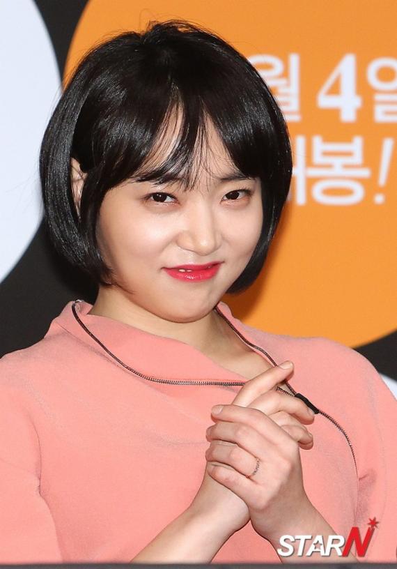 [포토] 이아이 '강렬한 표정' - 부산파이낸셜뉴스