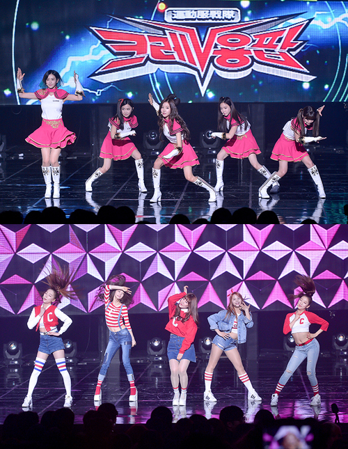 [ST포토]‘더쇼’ 크레용팝 vs CLC 생기발랄 패션 - 파이낸셜뉴스