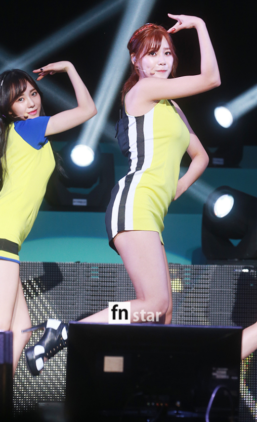 [포토] AOA 유나, ‘숨쉬기 힘든 밀착 원피스’ - fn스타