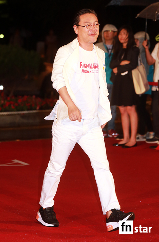 [20th BIFF 포토] 김의성, ‘깔끔한 화이트룩’ - fn스타
