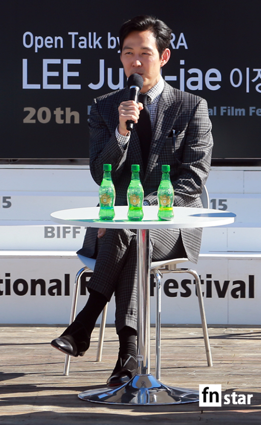 [20th BIFF 포토] 이정재, ‘부산시민 여러분 안녕하세요~’ - fn스타