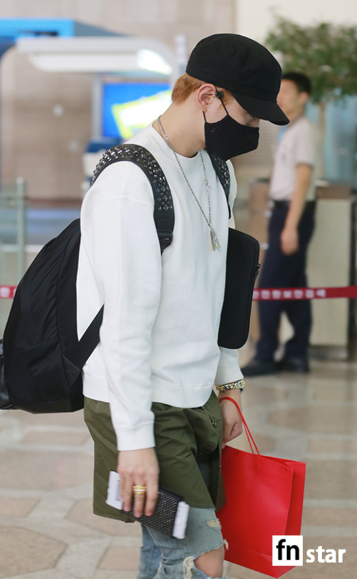 [포토] 2PM 준호, ‘모자와 마스크로 민낯 사수’ - fn스타