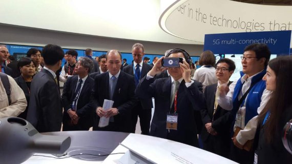 MWC 수놓은 VR, 통신사 CEO들도 흠뻑 빠졌다 - 파이낸셜뉴스