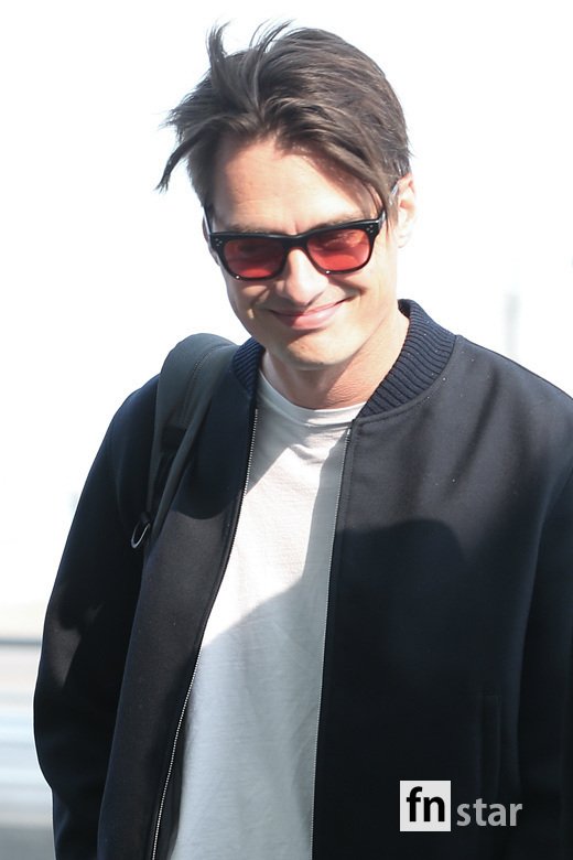 [포토] 마룬5(Maroon5) 샘 패러(Sam Farrar), ‘기분 최고에요~올라간 입꼬리’ - fn스타