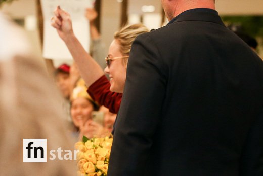 [포토] 브리 라슨(Brie Larson), ‘입국과 동시에 하트 요정’ - fn스타