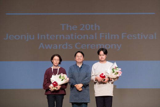 ‘이타미 준의 바다’-‘이장’, 20th JIFF CGV아트하우스상 수상 - fn스타