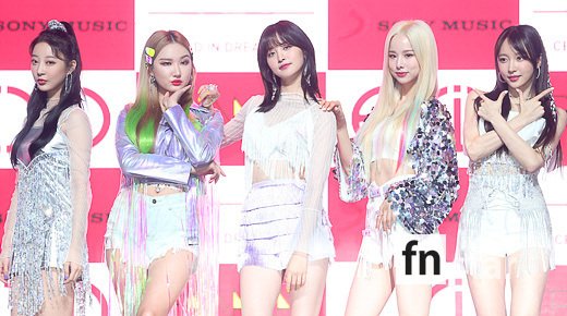 [fn★현장] ‘컴백’ EXID 하니·솔지, “‘WE ARE’ 작사·녹음 중 눈물 흘려” - 헉스