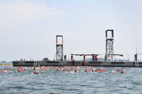 해군, 대서 하루 앞두고…혹서기 전투수영·손상통제훈련 실시 - 파이낸셜뉴스