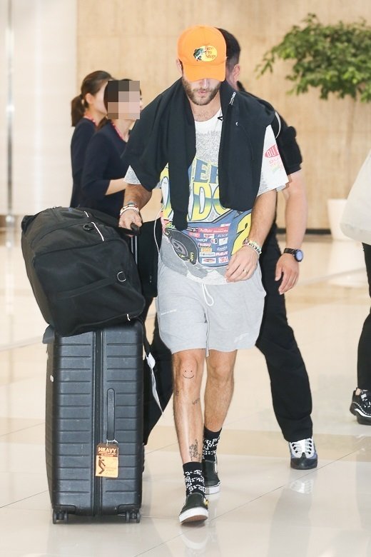 [포토] 레이니(LANY) 제이크 클리포드 고스(Jake Clifford Goss), ‘반바지로 편안한 입국길’ - fn스타