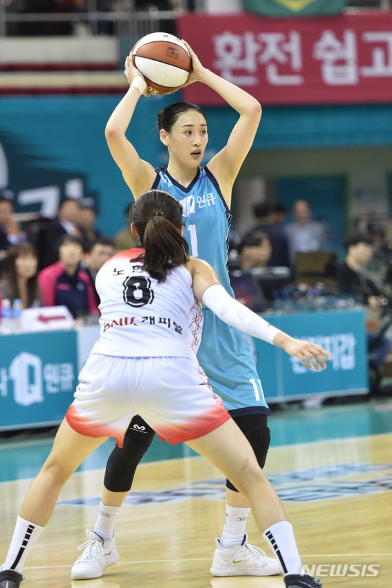 KEB하나은행, 공식 개막전 승리…신생팀 BNK 첫 판서 패배 - 파이낸셜뉴스