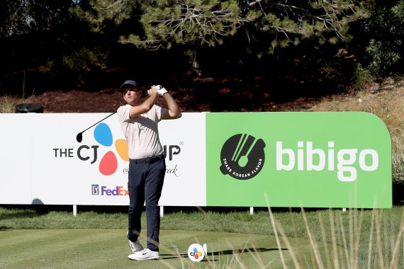 '세계랭킹 121위' 헨리 러셀, 더CJ컵 3R 3타차 단독 선두..통산 4승 기회 잡아 - 파이낸셜뉴스