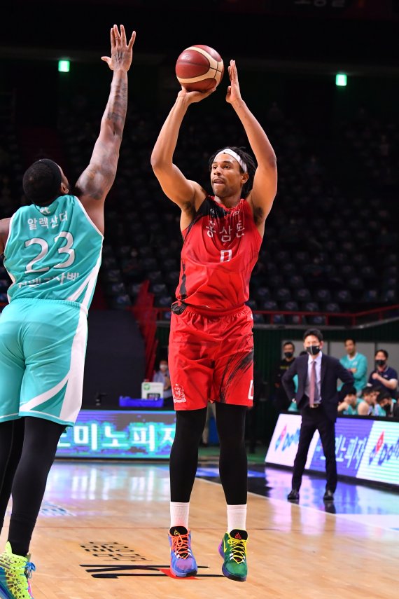 '설린저 27득점 14리바운드' KGC, KT 스윕하고 4강행 - 파이낸셜뉴스