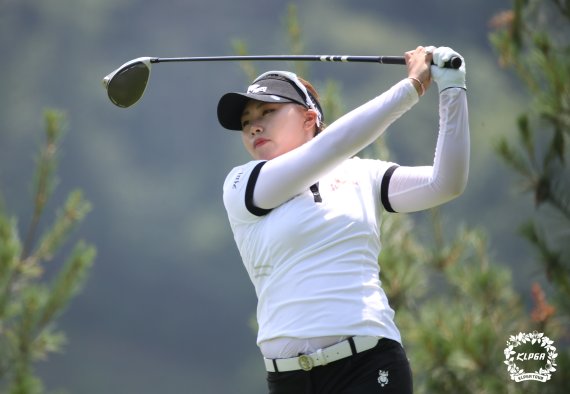 [KLPGA]'2연패' 김지영·상금왕 추격 박현경·장하나 '격돌' - 파이낸셜뉴스