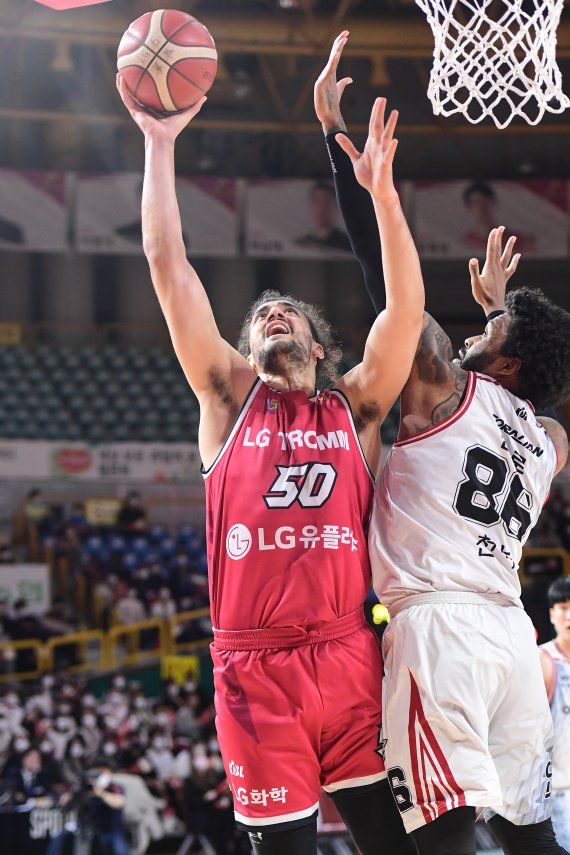 '마레이 26득점 22리바' LG, KGC 제압…6위 가스공사 1G 차 추격 - 파이낸셜뉴스