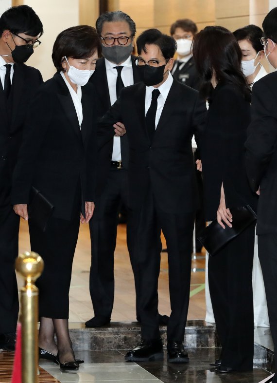 구자학 아워홈 회장 별세…홍라희·이부진 모녀 빈소 조문 파이낸셜뉴스