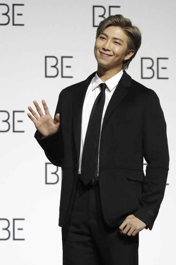 세계적인 스타에서 예술 후원자까지…NYT, BTS 리더 RM 조명 - 파이낸셜뉴스