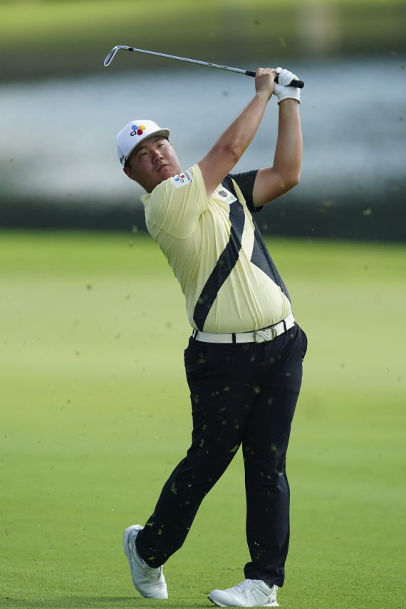 임성재, PGA 투어 챔피언십 3R 3위…역전 우승 노린다 - 파이낸셜뉴스