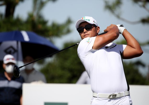 2주 연속 우승 노리는 서요섭, KPGA 투어 LX 챔피언십 이틀째 선두 - 파이낸셜뉴스