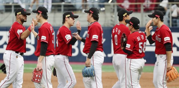 치열해지는 선두·3위 다툼…순위 경쟁 '점입가경' - 파이낸셜뉴스