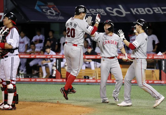 '미리 보는 KS' SSG, 홈런 3방 작렬…2위 LG와 5G 차 - 파이낸셜뉴스