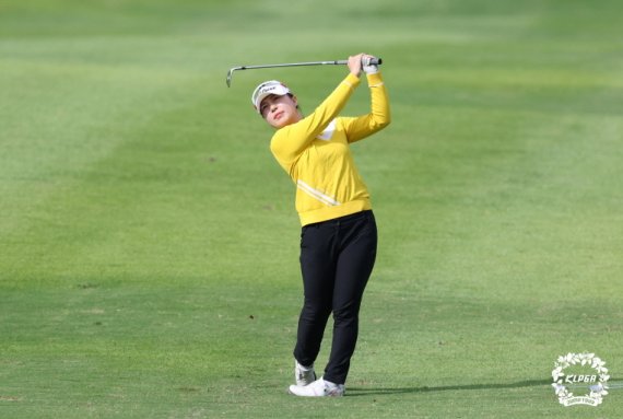 문성미, KLPGA 점프투어 첫 우승…"골프 포기까지 생각" - 파이낸셜뉴스