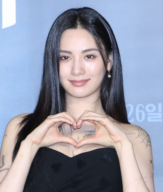 [뉴스1 ★]나나 뱀·거미·꽃…치명적인 온몸 타투 파이낸셜뉴스