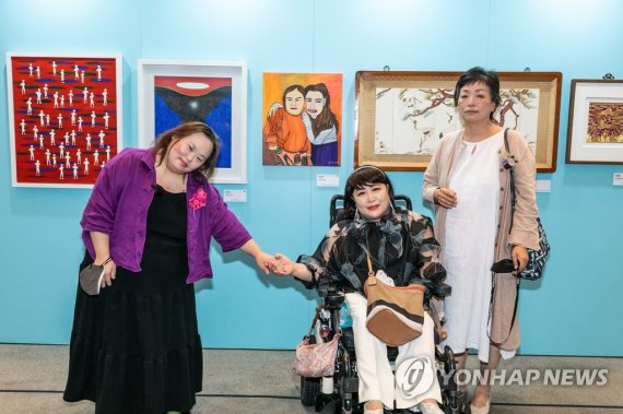 청와대 장애예술인 특별전 20일간 7만2천명 관람…26점 판매 파이낸셜뉴스