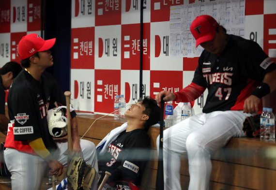 KIA, LG에 져 8연패 수렁…선두 SSG, KT 제압(종합) - 파이낸셜뉴스