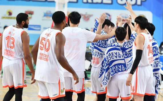 프로농구 LG·캐롯, 나란히 컵대회 4강 진출(종합) - 파이낸셜뉴스