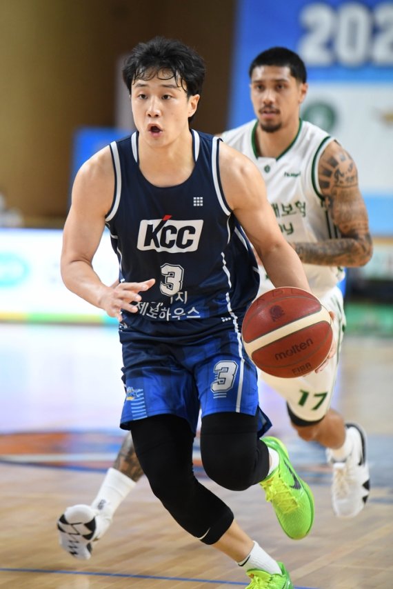 '두경민 19점' DB, KCC에 20점 차 완승…KCC 허웅은 11득점 - 파이낸셜뉴스