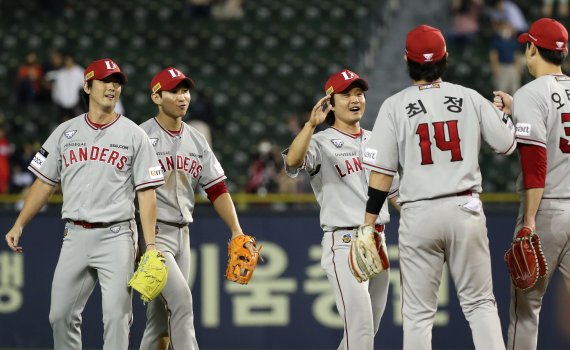 독주 펼친 SSG, 12년 만에 통산 4번째 정규시즌 우승 - 파이낸셜뉴스