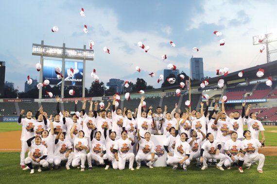 [KBO결산①]'투타 조화' SSG, 2022년 가장 빛났다…LG 역대급 2위 - 파이낸셜뉴스