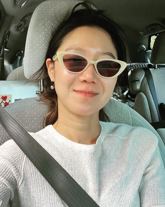 케빈 오와 결혼 공효진 더 예뻐진 미모…환한 미소 셀카 [n샷] 파이낸셜뉴스
