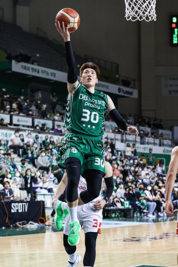 두경민 3점슛 7개로 28점…프로농구 DB, SK 꺾고 2연승 - 파이낸셜뉴스