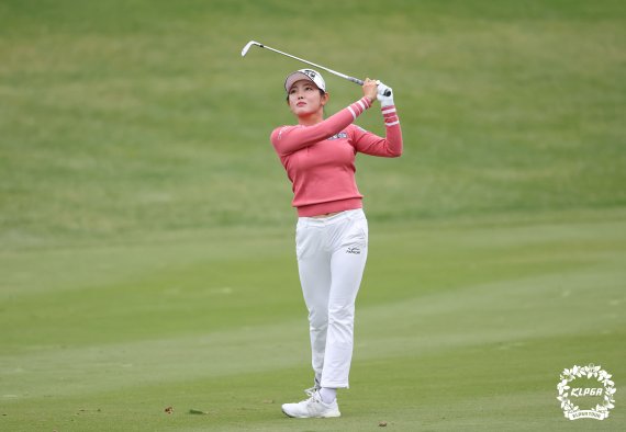 현세린, KLPGA SK네트웍스·서경 클래식 첫날 선두 - 파이낸셜뉴스