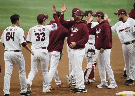 [PO4] 'LG 잡고 KS행' 키움 홍원기 감독 "SSG에게 멋지게 도전하겠다" - 파이낸셜뉴스