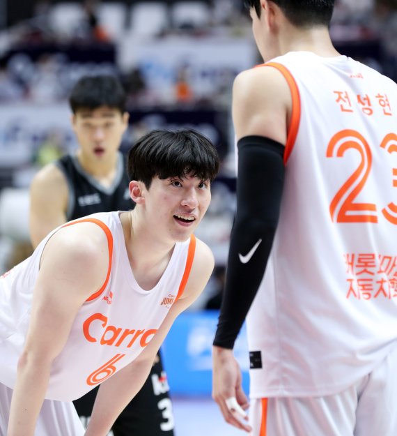 '알바노 26점' DB, KCC 꺾고 4연승…우승후보 SK·KT 3연패 최하위(종합) - 파이낸셜뉴스