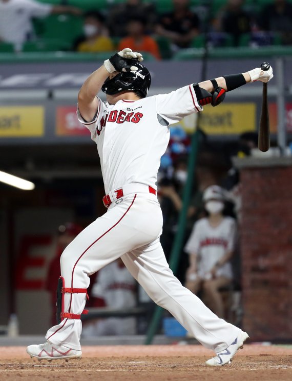 [KS] SSG-키움 '홈런 주의보'…홈런포 펑펑 터지는 문학구장 - 파이낸셜뉴스