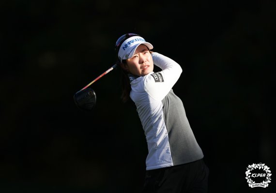 이소미, 연장 접전 끝에 S-OIL 우승…2주 연속 KLPGA 정상(종합) - 파이낸셜뉴스