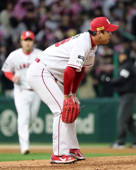 [KS5] 흔들린 에이스…SSG 김광현, 5이닝 3실점 아쉬움 남겼다 - 파이낸셜뉴스