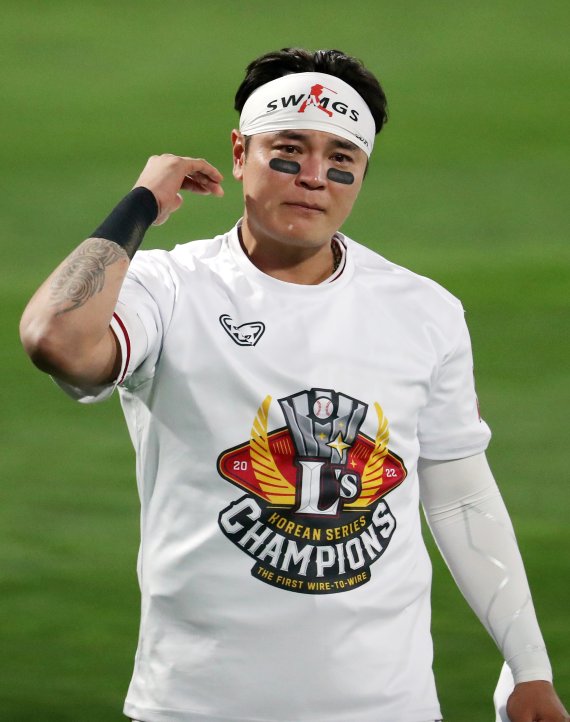 "우승하러 왔다"… 드디어 한 푼 추신수, 내년에도 SSG서 뛸까 - 파이낸셜뉴스