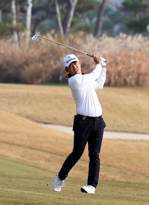 한승수, LG 시그니처 챔피언십 1라운드 단독 선두[KPGA] - 파이낸셜뉴스