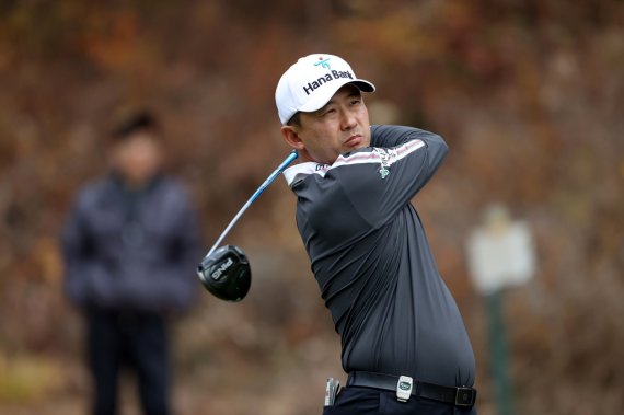 54홀 최소타 한승수, 2년 만에 정상 예약…KPGA 최종전 3R 선두 - 파이낸셜뉴스