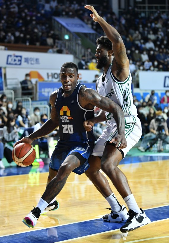 '라건아 21점 21리바운드' KCC, DB에 15점차 완승 - 파이낸셜뉴스