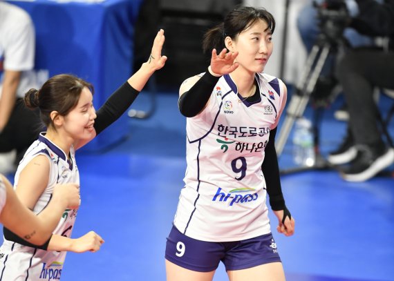 OK금융그룹, KB손해보험 3-0 완파…홈에서 첫 승, 4위 도약(종합) - 파이낸셜뉴스